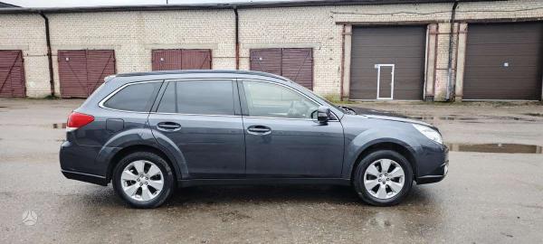 Grey Subaru Outback 2012 in Varena, with an engine capacity of 2.50 L and mileage of 329 thousand km for 5200 €, photo 4 on AUTOMOTO.COM.LV