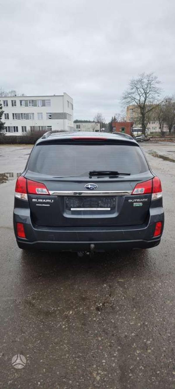 Grey Subaru Outback 2012 in Varena, with an engine capacity of 2.50 L and mileage of 329 thousand km for 5200 €, photo 6 on AUTOMOTO.COM.LV