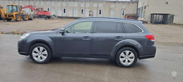 Grey Subaru Outback 2012 in Varena, with an engine capacity of 2.50 L and mileage of 329 thousand km for 5200 €, photo 8 on AUTOMOTO.COM.LV