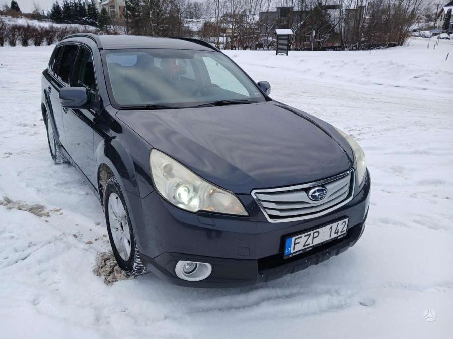 Grey Subaru Outback 2012 in Vilnius, with an engine capacity of 2.46 L and mileage of 289 thousand km for 5300 €, photo 1 on AUTOMOTO.COM.LV