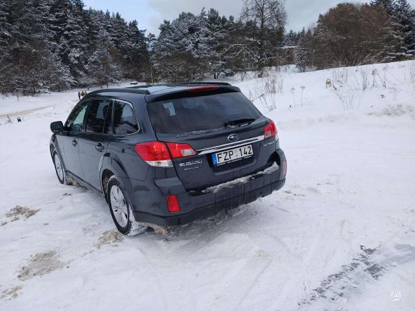 Grey Subaru Outback 2012 in Vilnius, with an engine capacity of 2.46 L and mileage of 289 thousand km for 5300 €, photo 4 on AUTOMOTO.COM.LV