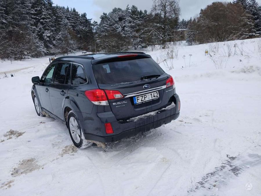 Grey Subaru Outback 2012 in Vilnius, with an engine capacity of 2.46 L and mileage of 289 thousand km for 5300 €, photo 4 on AUTOMOTO.COM.LV