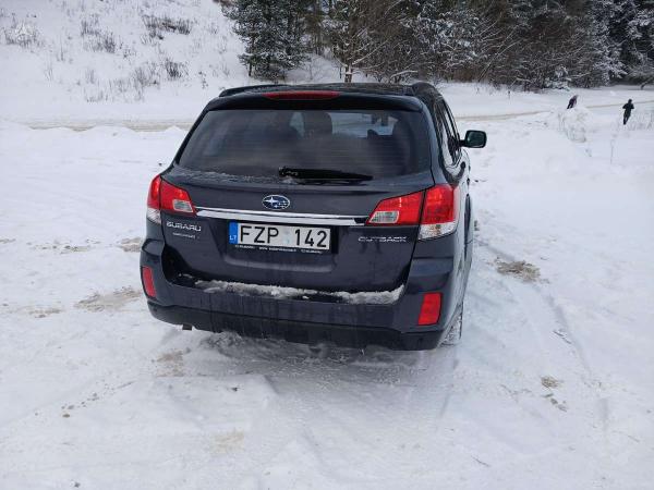 Grey Subaru Outback 2012 in Vilnius, with an engine capacity of 2.46 L and mileage of 289 thousand km for 5300 €, photo 6 on AUTOMOTO.COM.LV