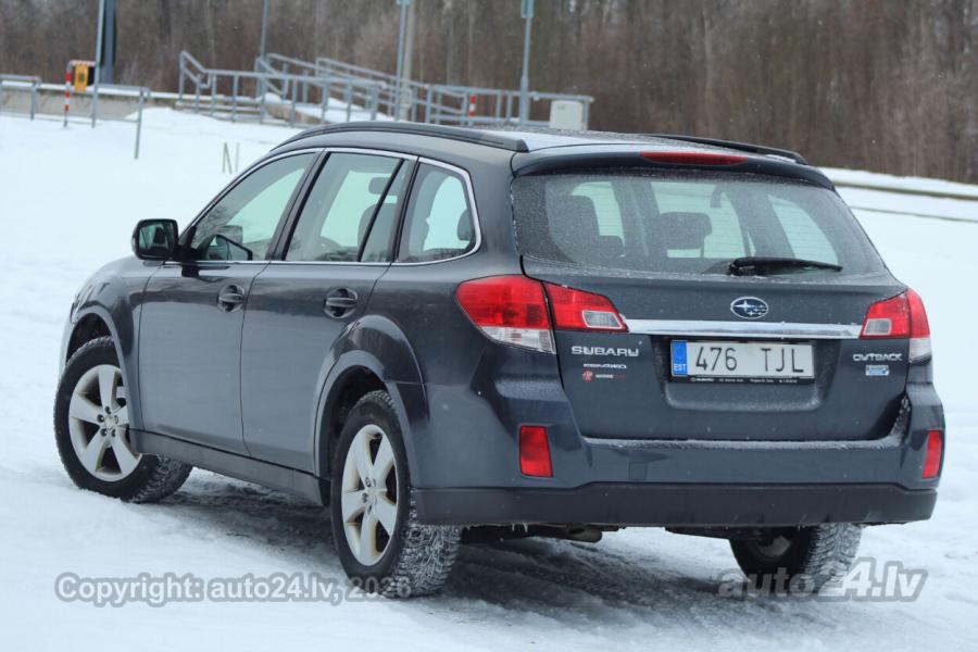 Grey Subaru Outback 2012 in Tartu, with an engine capacity of 2.00 L and mileage of 340 thousand km for 2999 €, photo 3 on AUTOMOTO.COM.LV