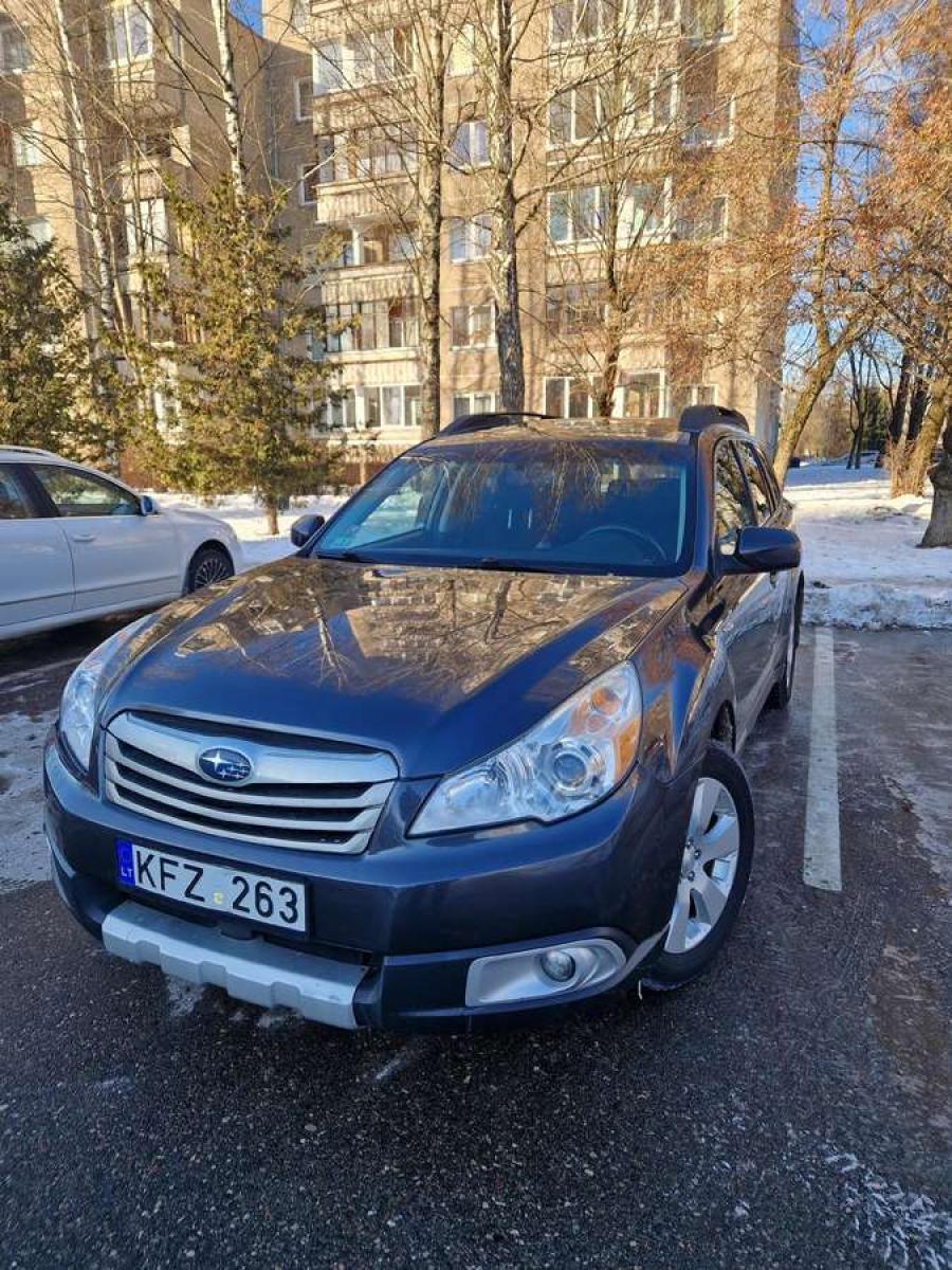 Grey Subaru Outback 2012 in Vilnius, with an engine capacity of 2.46 L and mileage of 176 thousand km for 7150 €, photo 1 on AUTOMOTO.COM.LV