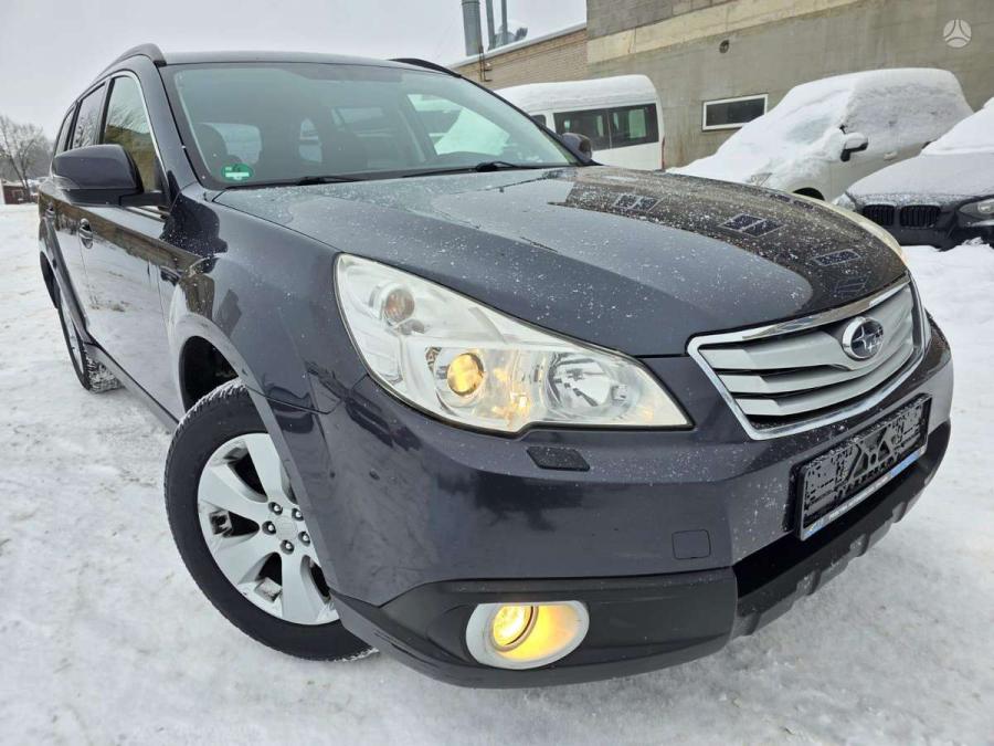 Grey Subaru Outback 2012 in Utena, with an engine capacity of 2.46 L and mileage of 206 thousand km for 7750 €, photo 1 on AUTOMOTO.COM.LV