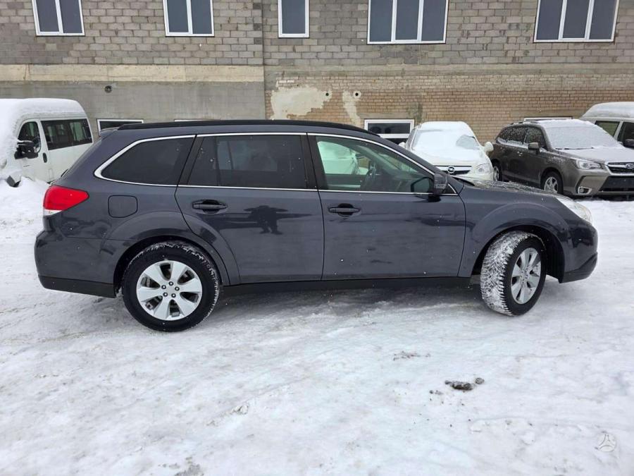 Grey Subaru Outback 2012 in Utena, with an engine capacity of 2.46 L and mileage of 206 thousand km for 7750 €, photo 2 on AUTOMOTO.COM.LV