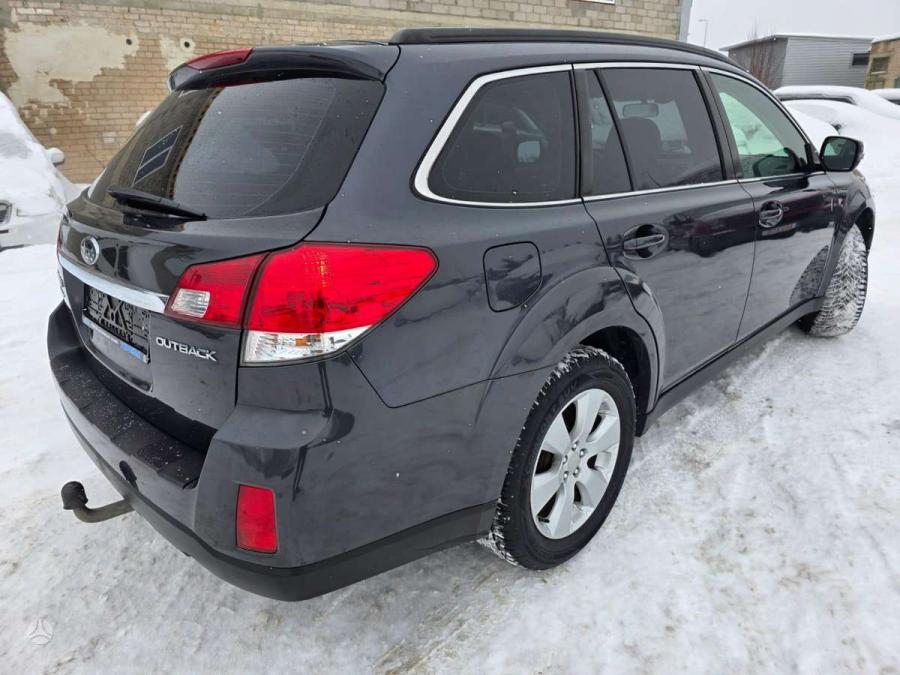 Grey Subaru Outback 2012 in Utena, with an engine capacity of 2.46 L and mileage of 206 thousand km for 7750 €, photo 3 on AUTOMOTO.COM.LV