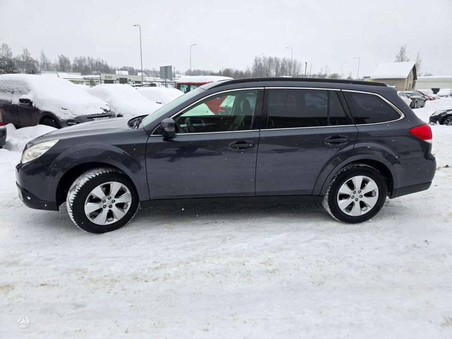 Grey Subaru Outback 2012 in Utena, with an engine capacity of 2.46 L and mileage of 206 thousand km for 7750 €, photo 6 on AUTOMOTO.COM.LV