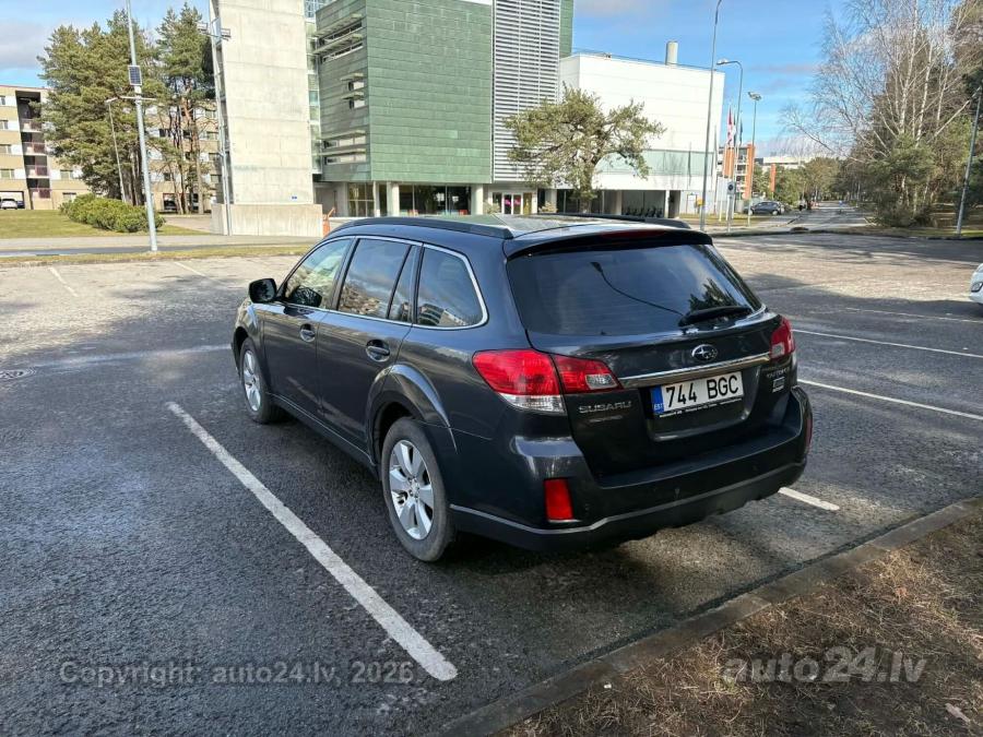 Pelēks Subaru Outback 2012 Tallina, ar dzinēja tilpumu 2.00 L un nobraukumu 271 tūkst. km par 4100 €, foto 5 vietnē AUTOMOTO.COM.LV