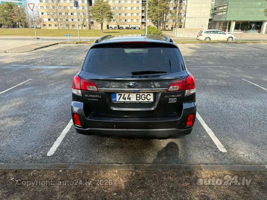 Pelēks Subaru Outback 2012 Tallina, ar dzinēja tilpumu 2.00 L un nobraukumu 271 tūkst. km par 4100 €, foto 14 vietnē AUTOMOTO.COM.LV