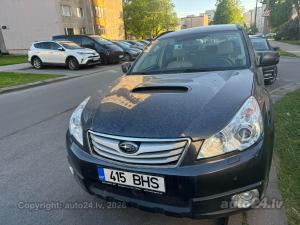 Pelēks Subaru Outback 2012 Tallina, ar dzinēja tilpumu 2.00 L un nobraukumu 194 tūkst. km par 4999 €, foto  vietnē AUTOMOTO.COM.LV