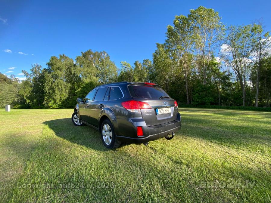Pelēks Subaru Outback 2012 Tallina, ar dzinēja tilpumu 2.50 L un nobraukumu 186 tūkst. km par 7100 €, foto 8 vietnē AUTOMOTO.COM.LV