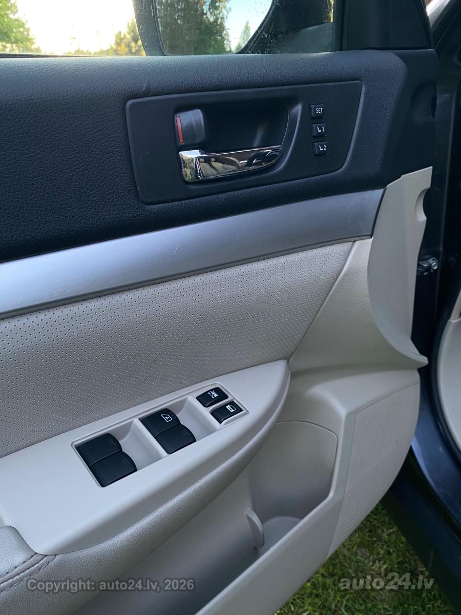 Pelēks Subaru Outback 2012 Tallina, ar dzinēja tilpumu 2.50 L un nobraukumu 186 tūkst. km par 7100 €, foto 11 vietnē AUTOMOTO.COM.LV