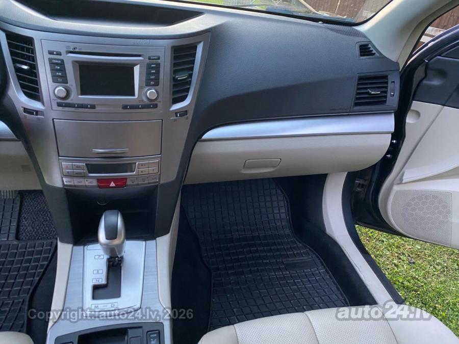 Pelēks Subaru Outback 2012 Tallina, ar dzinēja tilpumu 2.50 L un nobraukumu 186 tūkst. km par 7100 €, foto 12 vietnē AUTOMOTO.COM.LV