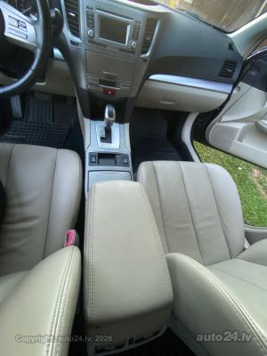Pelēks Subaru Outback 2012 Tallina, ar dzinēja tilpumu 2.50 L un nobraukumu 186 tūkst. km par 7100 €, foto 15 vietnē AUTOMOTO.COM.LV