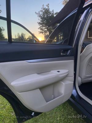 Pelēks Subaru Outback 2012 Tallina, ar dzinēja tilpumu 2.50 L un nobraukumu 186 tūkst. km par 7100 €, foto 18 vietnē AUTOMOTO.COM.LV