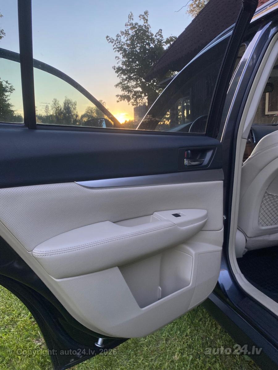 Pelēks Subaru Outback 2012 Tallina, ar dzinēja tilpumu 2.50 L un nobraukumu 186 tūkst. km par 7100 €, foto 18 vietnē AUTOMOTO.COM.LV