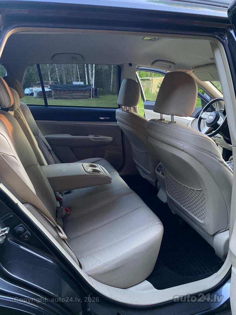 Pelēks Subaru Outback 2012 Tallina, ar dzinēja tilpumu 2.50 L un nobraukumu 186 tūkst. km par 7100 €, foto 22 vietnē AUTOMOTO.COM.LV