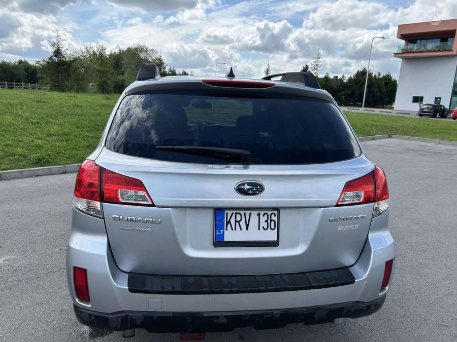 Grey Subaru Outback 2012 in Panevezys, with an engine capacity of 2.46 L and mileage of 288 thousand km for 4700 €, photo 4 on AUTOMOTO.COM.LV