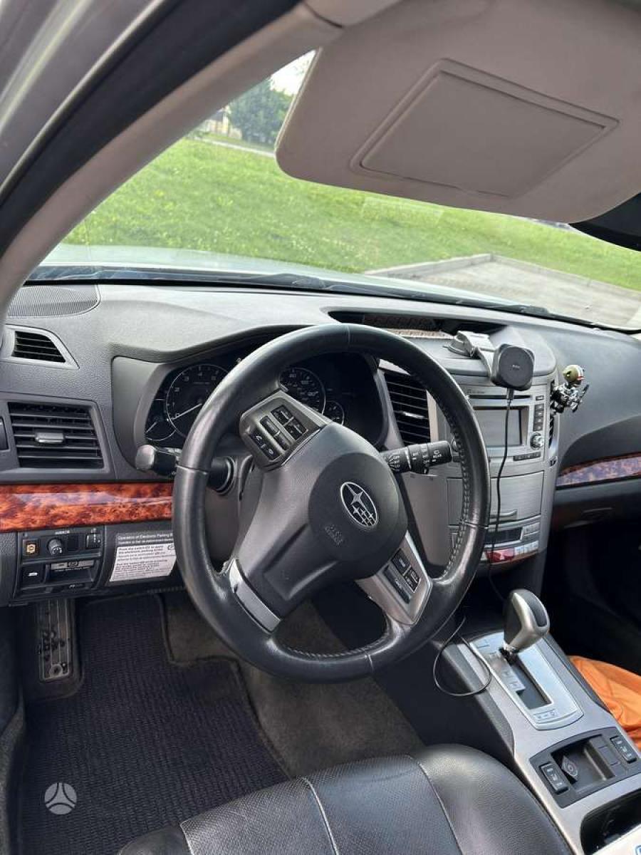 Grey Subaru Outback 2012 in Panevezys, with an engine capacity of 2.46 L and mileage of 288 thousand km for 4700 €, photo 7 on AUTOMOTO.COM.LV