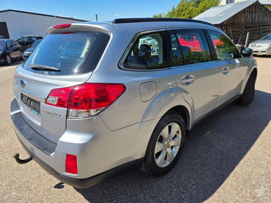 Grey Subaru Outback 2012 in Utena, with an engine capacity of 2.46 L and mileage of 258 thousand km for 8350 €, photo 4 on AUTOMOTO.COM.LV