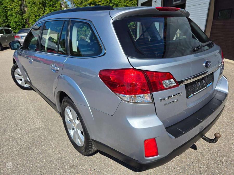 Grey Subaru Outback 2012 in Utena, with an engine capacity of 2.46 L and mileage of 258 thousand km for 8350 €, photo 6 on AUTOMOTO.COM.LV