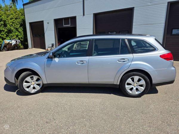 Grey Subaru Outback 2012 in Utena, with an engine capacity of 2.46 L and mileage of 258 thousand km for 8350 €, photo 6 on AUTOMOTO.COM.LV