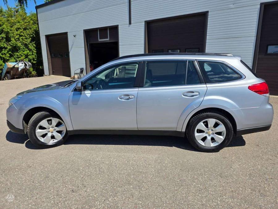 Grey Subaru Outback 2012 in Utena, with an engine capacity of 2.46 L and mileage of 258 thousand km for 8350 €, photo 7 on AUTOMOTO.COM.LV
