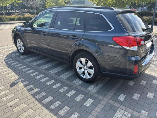 Grey Subaru Outback 2012 in Vilnius, with an engine capacity of 2.46 L and mileage of 207 thousand km for 7500 €, photo 2 on AUTOMOTO.COM.LV