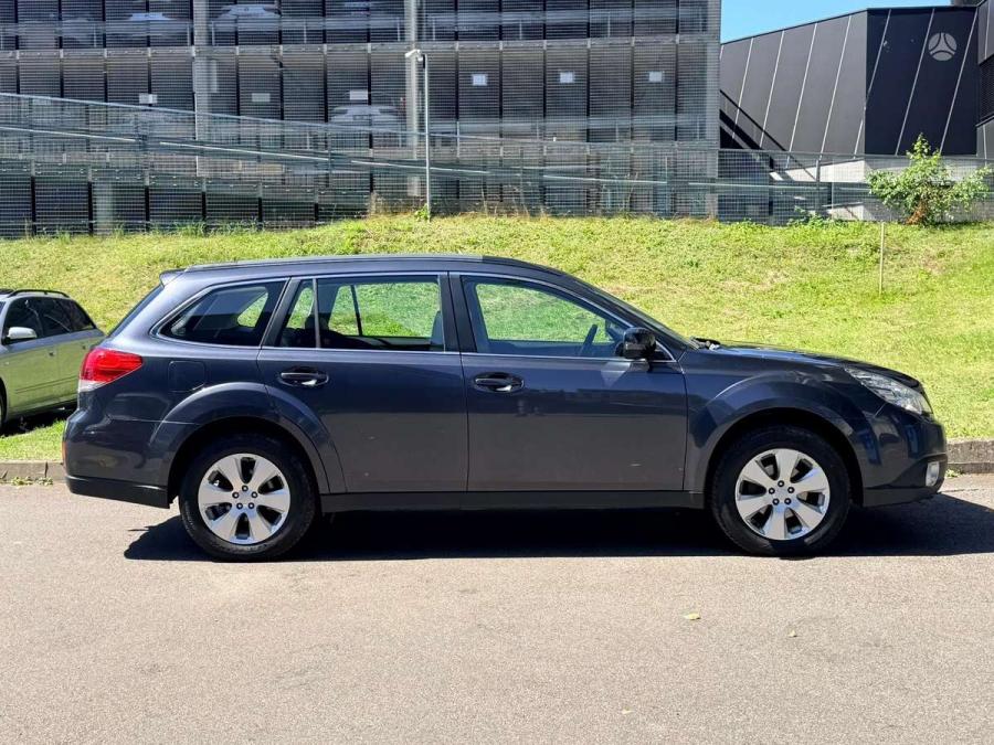 Grey Subaru Outback 2012 in Vilnius, with an engine capacity of 2.46 L and mileage of 209 thousand km for 5700 €, photo 6 on AUTOMOTO.COM.LV