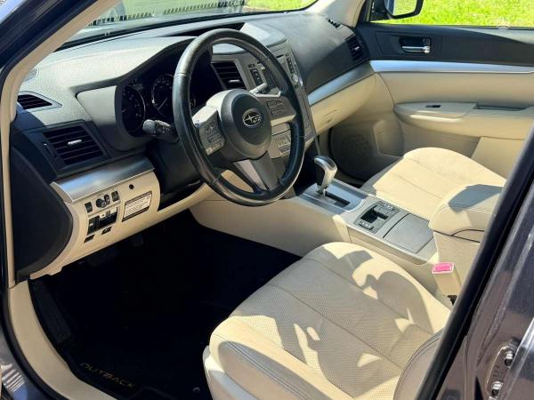 Grey Subaru Outback 2012 in Vilnius, with an engine capacity of 2.46 L and mileage of 209 thousand km for 5700 €, photo 9 on AUTOMOTO.COM.LV