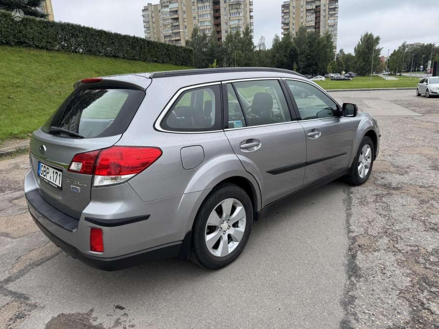 Pelēks Subaru Outback 2012 Viļņa, ar dzinēja tilpumu 2.00 L un nobraukumu 280 tūkst. km par 2700 €, foto 4 vietnē AUTOMOTO.COM.LV