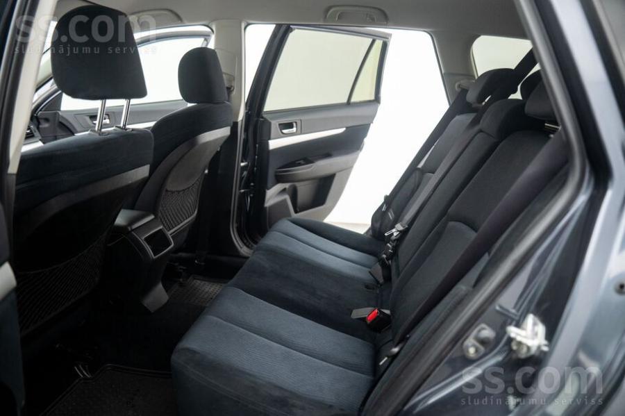 Pelēks Subaru Outback 2012 Tallina, ar dzinēja tilpumu 2.50 L un nobraukumu 230 tūkst. km par 6499 €, foto 12 vietnē AUTOMOTO.COM.LV
