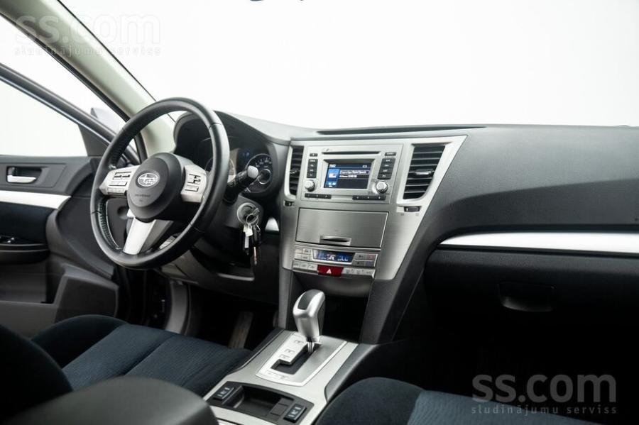 Pelēks Subaru Outback 2012 Tallina, ar dzinēja tilpumu 2.50 L un nobraukumu 230 tūkst. km par 6499 €, foto 15 vietnē AUTOMOTO.COM.LV