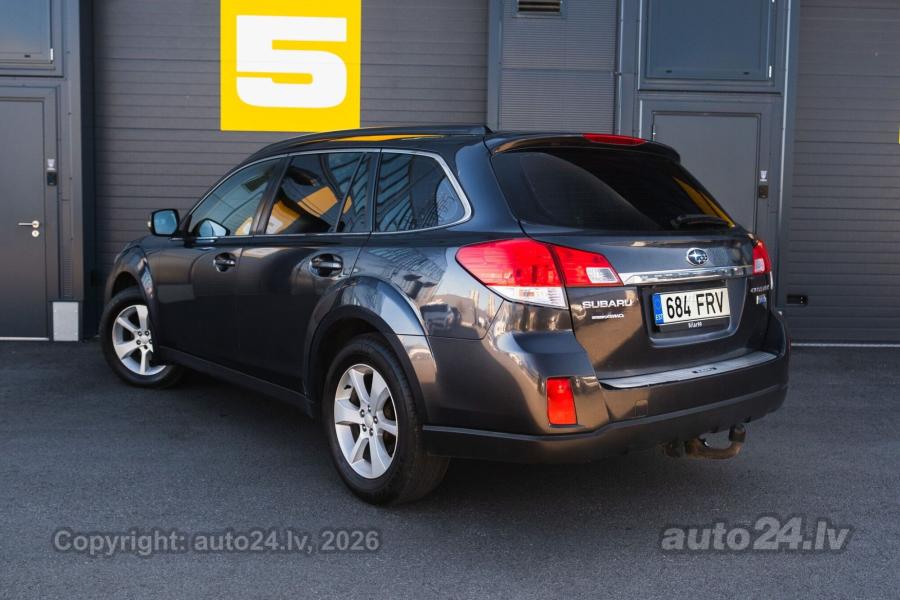 Pelēks Subaru Outback 2013 Tallina, ar dzinēja tilpumu 2.00 L un nobraukumu 176 tūkst. km par 5999 €, foto 4 vietnē AUTOMOTO.COM.LV
