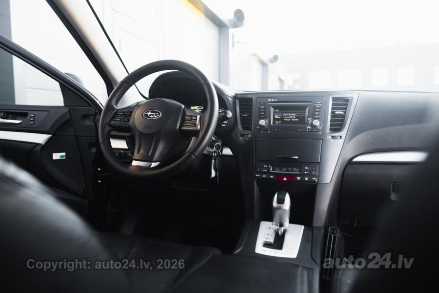 Pelēks Subaru Outback 2013 Tallina, ar dzinēja tilpumu 2.00 L un nobraukumu 176 tūkst. km par 5999 €, foto 6 vietnē AUTOMOTO.COM.LV