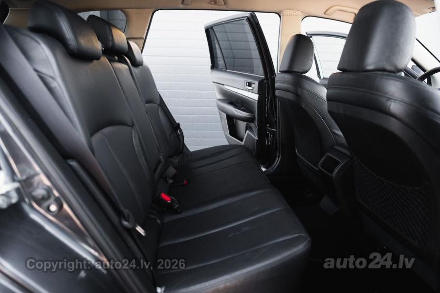 Pelēks Subaru Outback 2013 Tallina, ar dzinēja tilpumu 2.00 L un nobraukumu 176 tūkst. km par 5999 €, foto 9 vietnē AUTOMOTO.COM.LV