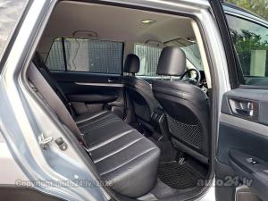 Pelēks Subaru Outback 2013 Tallina, ar dzinēja tilpumu 2.50 L un nobraukumu 256 tūkst. km par 7900 €, foto 15 vietnē AUTOMOTO.COM.LV