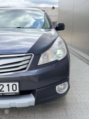Grey Subaru Outback 2013 in Vilnius, with an engine capacity of 3.63 L and mileage of 215 thousand km for 6999 €, photo 8 on AUTOMOTO.COM.LV