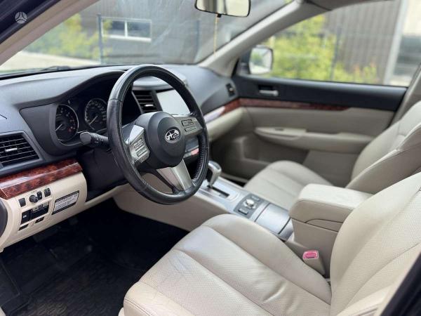Grey Subaru Outback 2013 in Vilnius, with an engine capacity of 3.63 L and mileage of 215 thousand km for 6999 €, photo 8 on AUTOMOTO.COM.LV