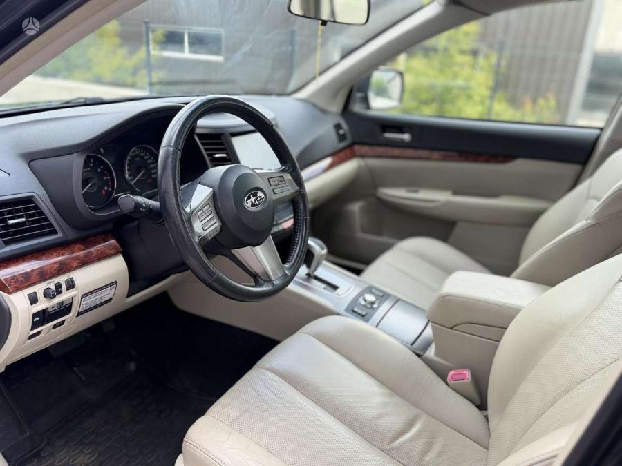 Grey Subaru Outback 2013 in Vilnius, with an engine capacity of 3.63 L and mileage of 215 thousand km for 6999 €, photo 9 on AUTOMOTO.COM.LV