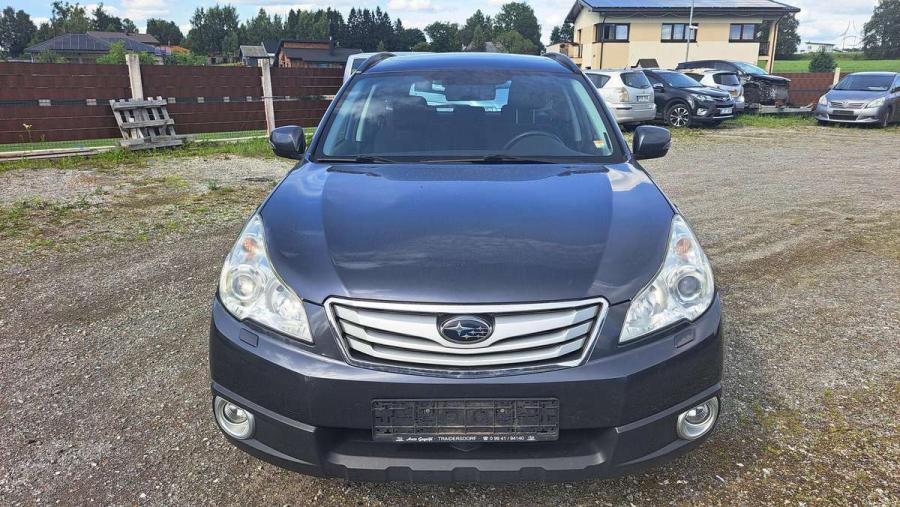 Pelēks Subaru Outback 2013 Plungė, ar dzinēja tilpumu 2.46 L un nobraukumu 210 tūkst. km par 5650 €, foto 1 vietnē AUTOMOTO.COM.LV