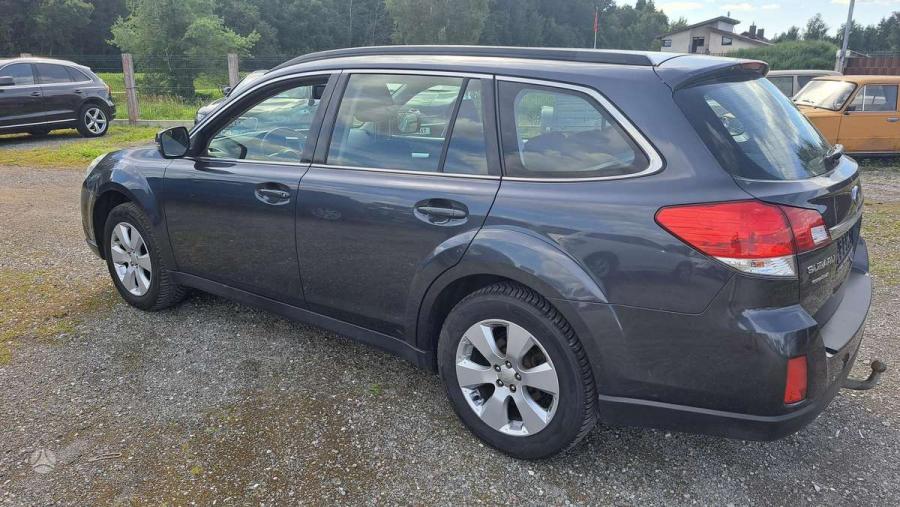 Pelēks Subaru Outback 2013 Plungė, ar dzinēja tilpumu 2.46 L un nobraukumu 210 tūkst. km par 5650 €, foto 4 vietnē AUTOMOTO.COM.LV