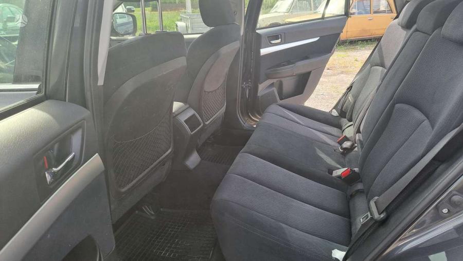 Pelēks Subaru Outback 2013 Plungė, ar dzinēja tilpumu 2.46 L un nobraukumu 210 tūkst. km par 5650 €, foto 8 vietnē AUTOMOTO.COM.LV