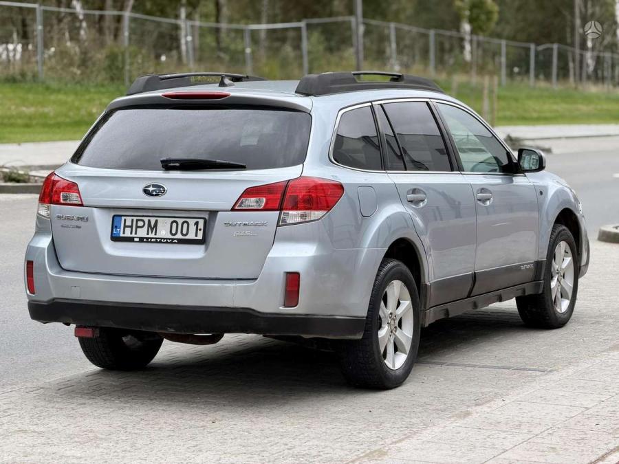 Grey Subaru Outback 2013 in Vilnius, with an engine capacity of 2.50 L and mileage of 255 thousand km for 3550 €, photo 9 on AUTOMOTO.COM.LV