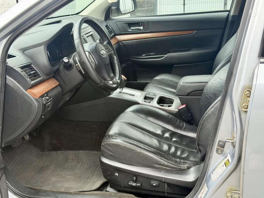 Grey Subaru Outback 2013 in Vilnius, with an engine capacity of 2.50 L and mileage of 255 thousand km for 3550 €, photo 11 on AUTOMOTO.COM.LV