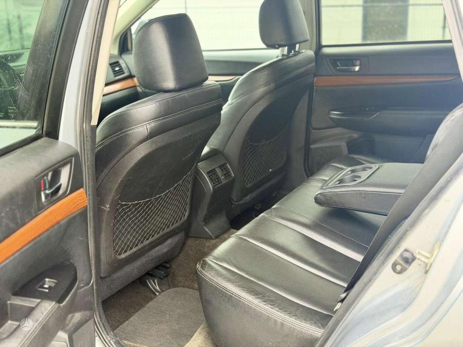 Grey Subaru Outback 2013 in Vilnius, with an engine capacity of 2.50 L and mileage of 255 thousand km for 3550 €, photo 14 on AUTOMOTO.COM.LV