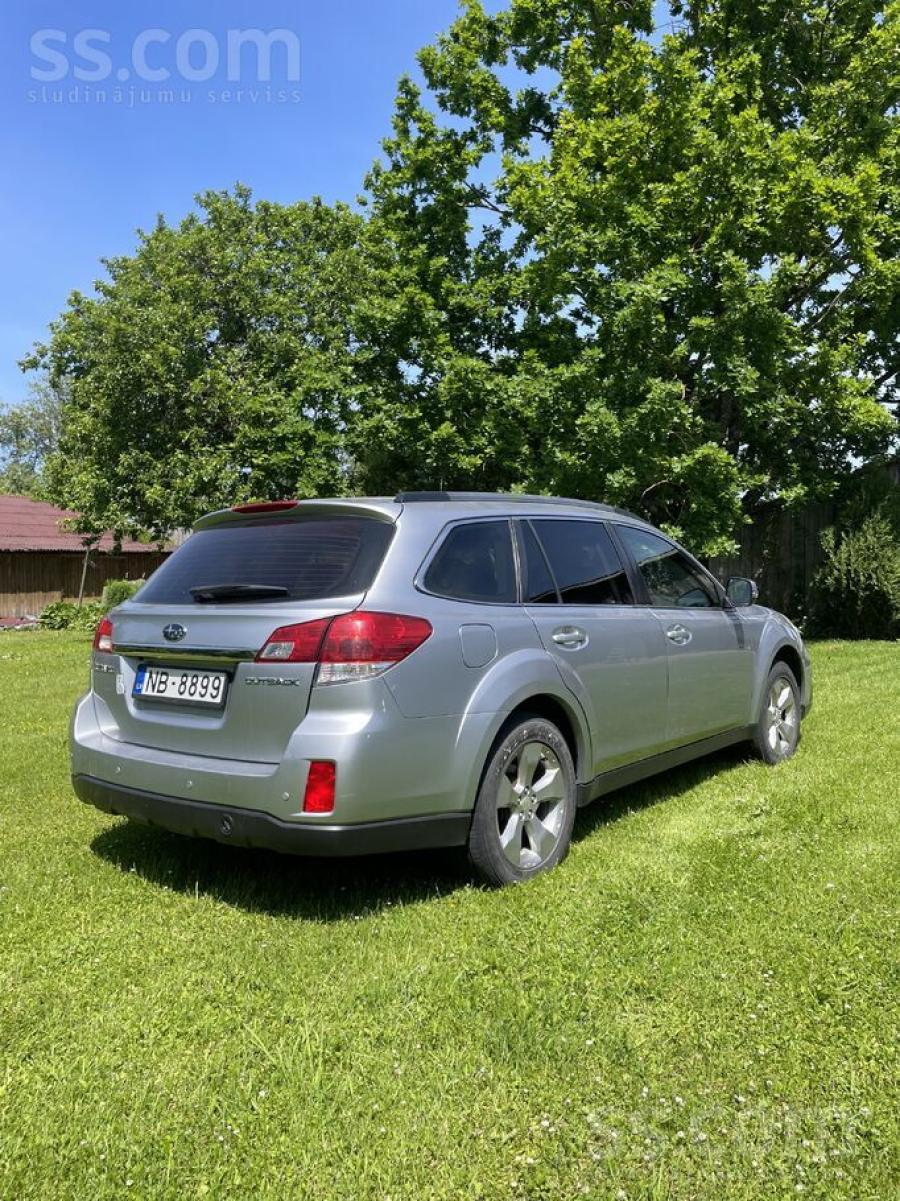 Grey Subaru Outback 2014 in Ogre, with an engine capacity of 2.50 L and mileage of 236 thousand km for 8200 €, photo 4 on AUTOMOTO.COM.LV