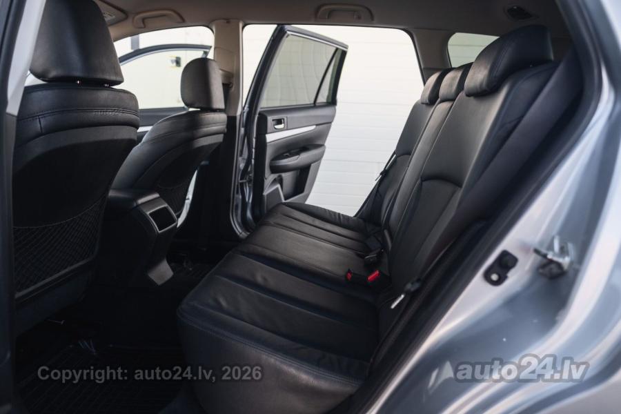 Pelēks Subaru Outback 2014 Tallina, ar dzinēja tilpumu 2.00 L un nobraukumu 202 tūkst. km par 6999 €, foto 14 vietnē AUTOMOTO.COM.LV